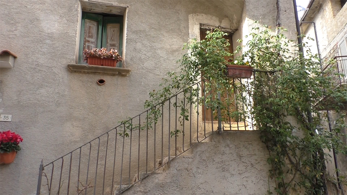 Stella Cilento, la casa della musica tra storia e nostalgia - Video ...