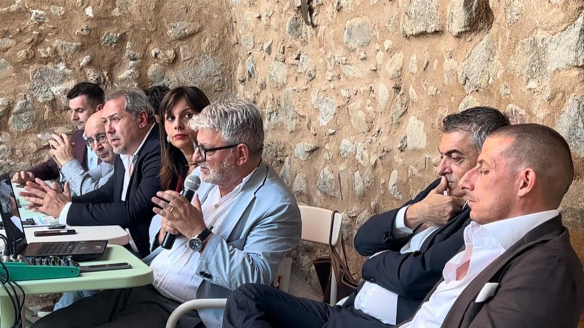 Futani, firma ieri del sindaco Trivelli alla rete "Turismo delle Radici ...